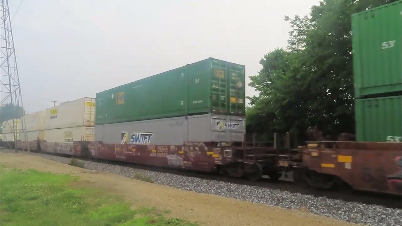 NS 28C With a Gevo Leader, 2 WFRX SD70MAC's, and a friendly crew! - YouTube