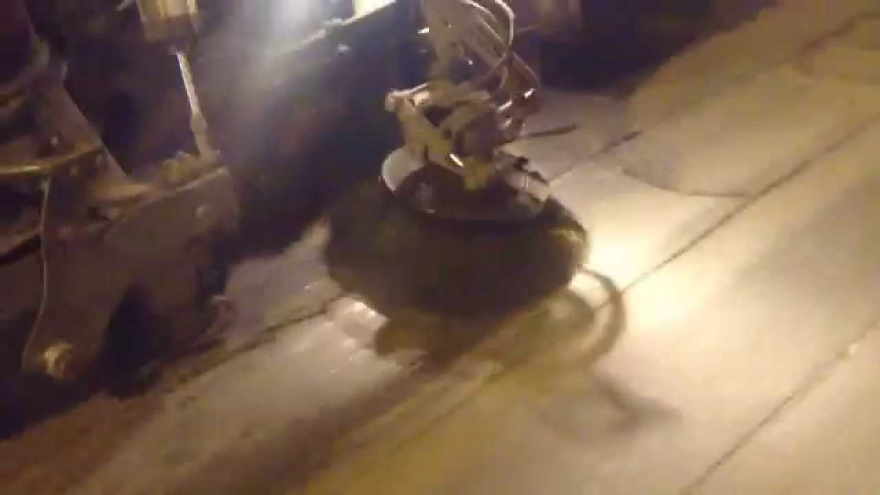 Street cleaner WORKING (By night) !!!! Nettoyeur de rues au tr - YouTube