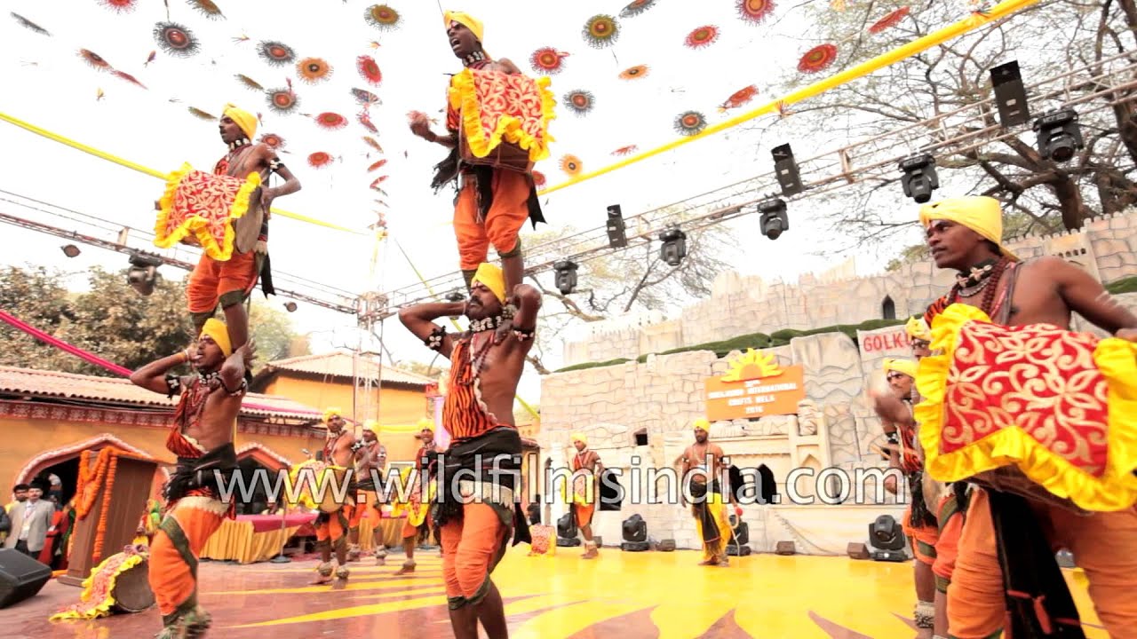 Dollu Kunitha, folk dance of Karnataka - YouTube