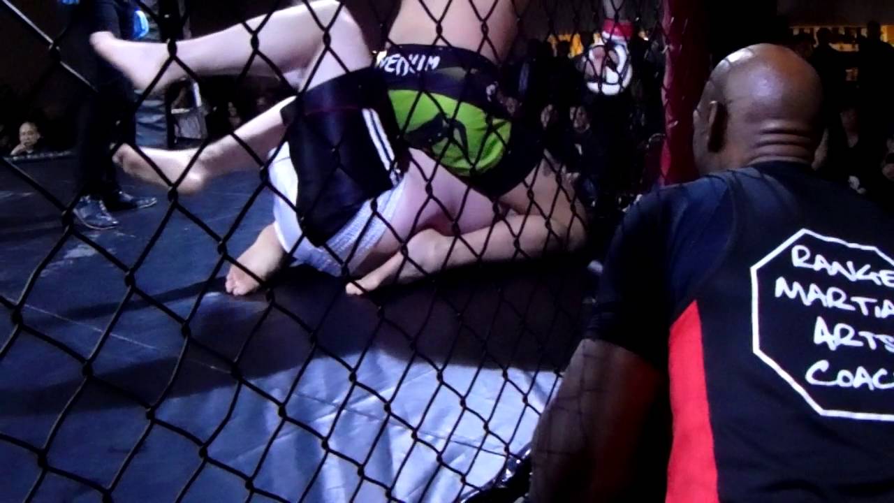 Romek Sim semi pro fight stourbridge - YouTube