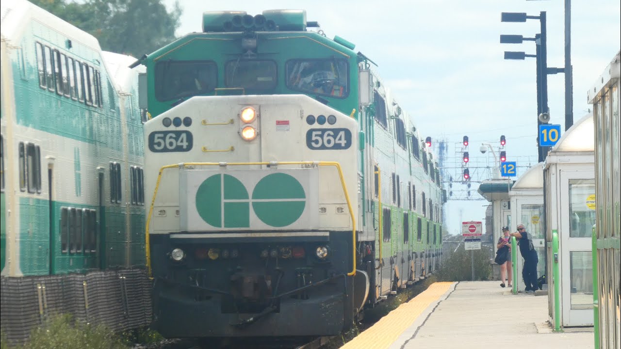 GO transit F59PH 564 At port credit - YouTube