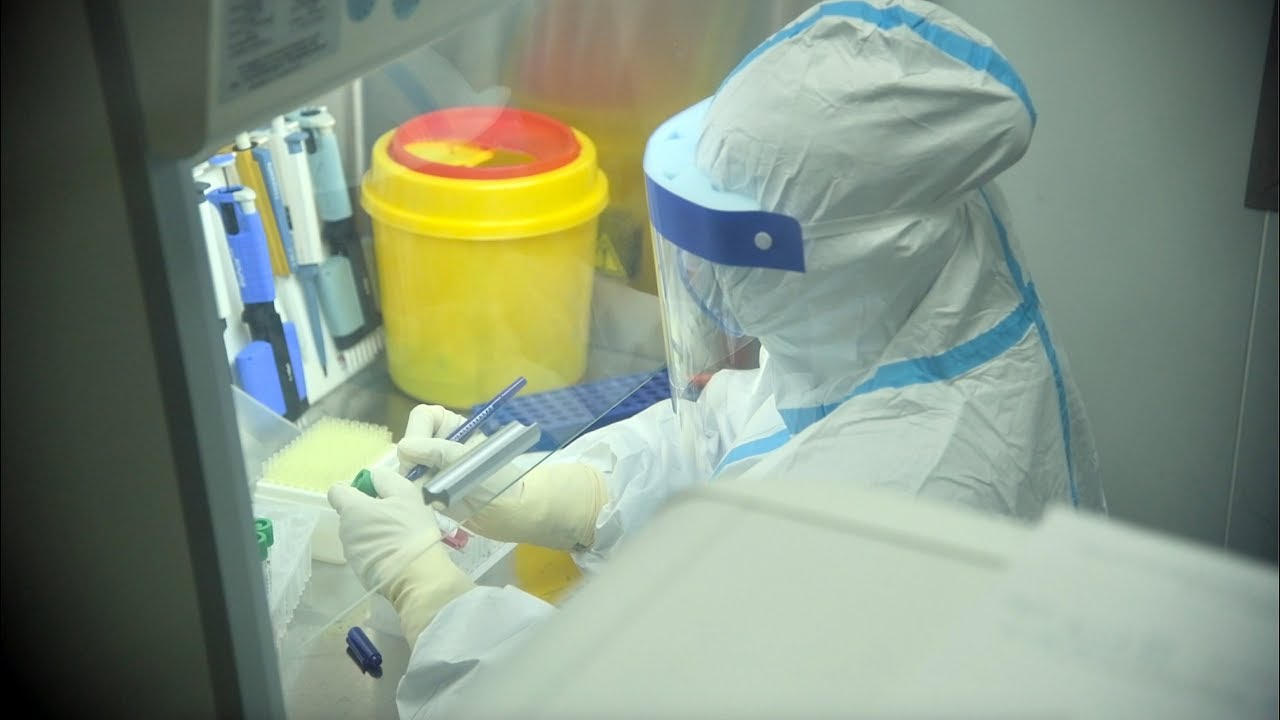 Hospital in Wuhan sets up nucleic acid test lab - YouTube