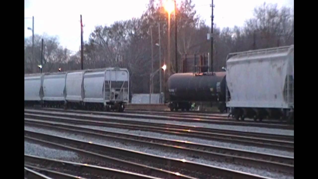 UP Switching Longview Yard - Longview, TX - 1/15/2012 - YouTube
