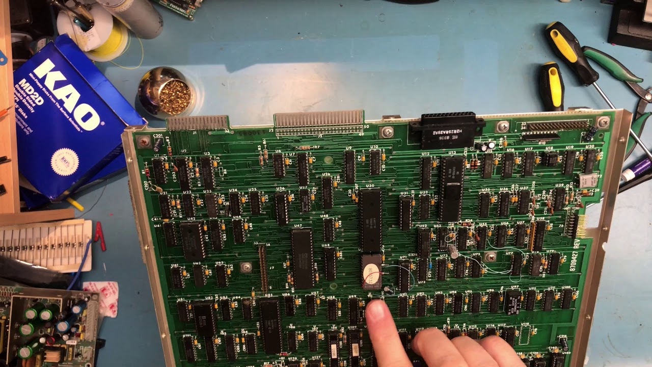 STB533 - Tandy Model 4P - Part 4 - A look at the main system board ...