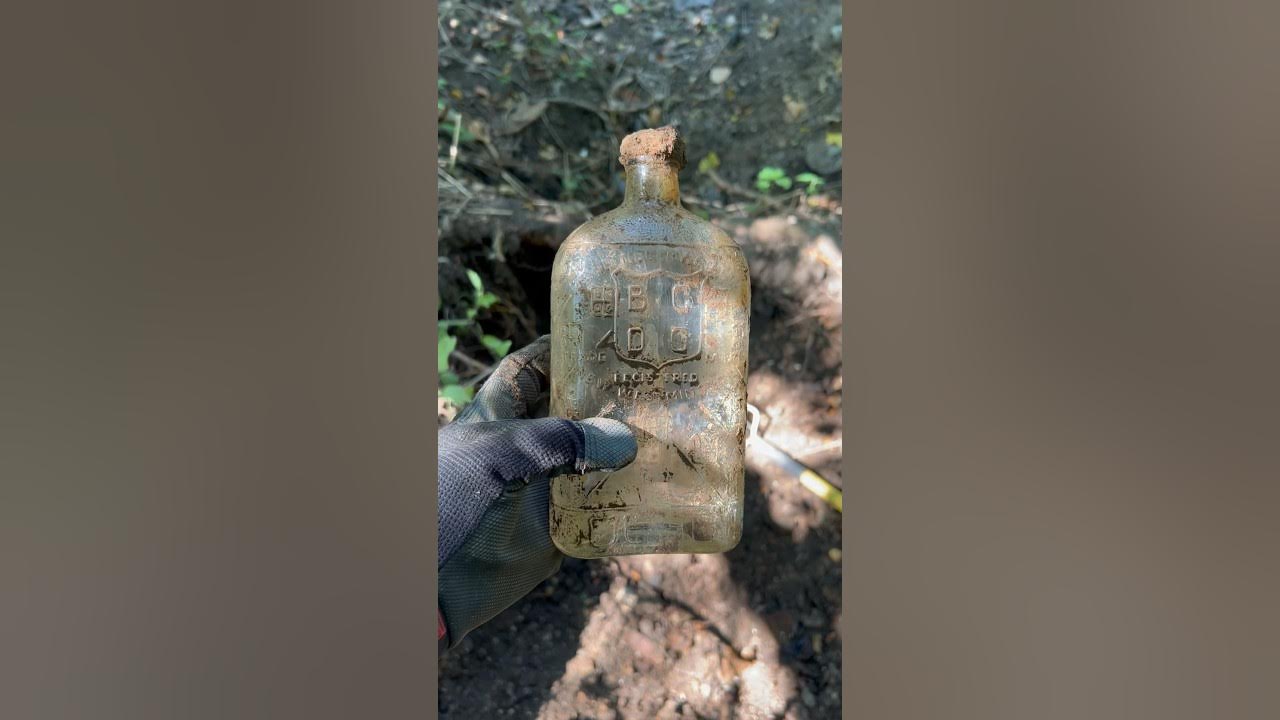 Amazing 100 Year Old Bottles and Relics Dug Up #shorts #bottledigging #treasure - YouTube