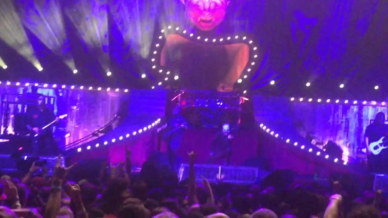 Slipknot - "Disasterpiece" LIVE - YouTube