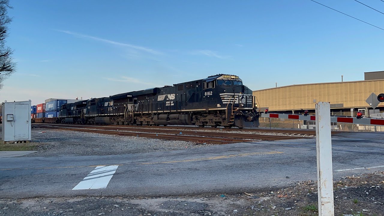 3 trains in the south end and NS 28J meeting NS 287 again and NS 391 encountering a defect on ...