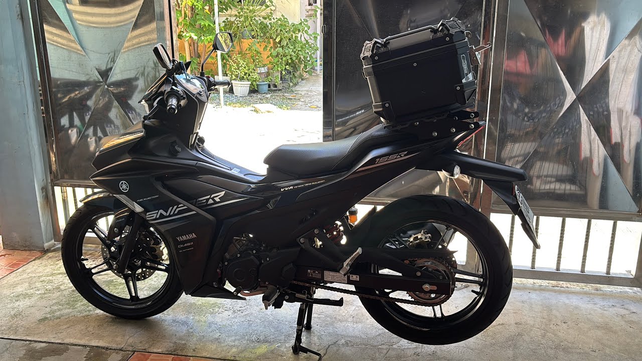 Kasya ba ang 15” laptop sa 28L Hexalite top box from SEC? | Yamaha ...