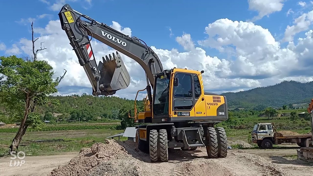Volvo ew145bมาดูพายในห้องคนขับและการทำงานของเจ้าvolvo ew145bกันครับ ...