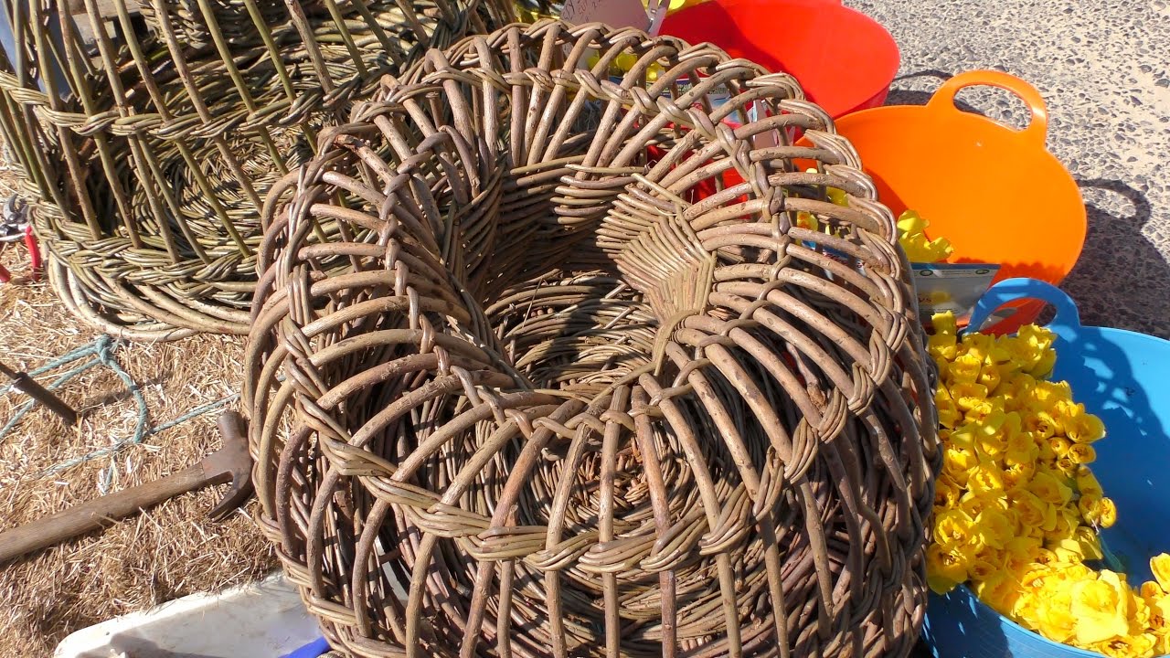 A CRAFTSMAN'S SLICE OF St IVES - RICHARD EDE, WITHY POT MAKER - YouTube