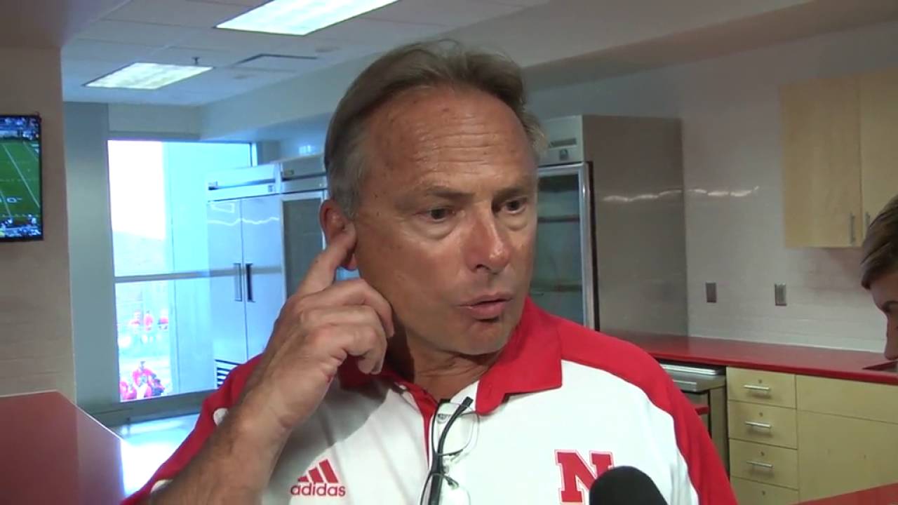 HOL HD: Mark Banker talks win over Illinois - YouTube