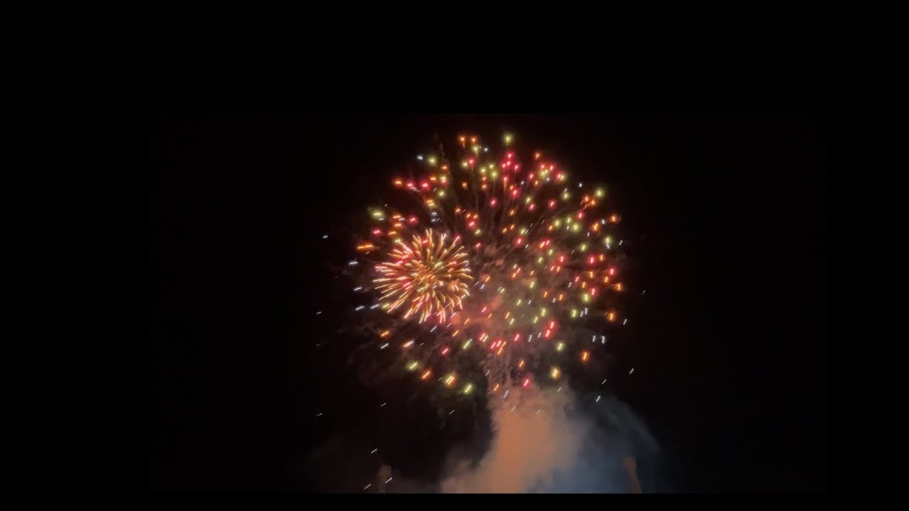 Fireworks at Perth Royal Show 2024 (flashing lights) - YouTube