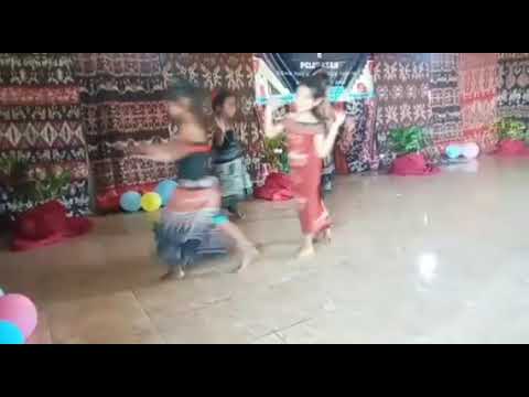 Tarian para cilik anak TK/PAUD Desa Tana Tuku Sumba Timur