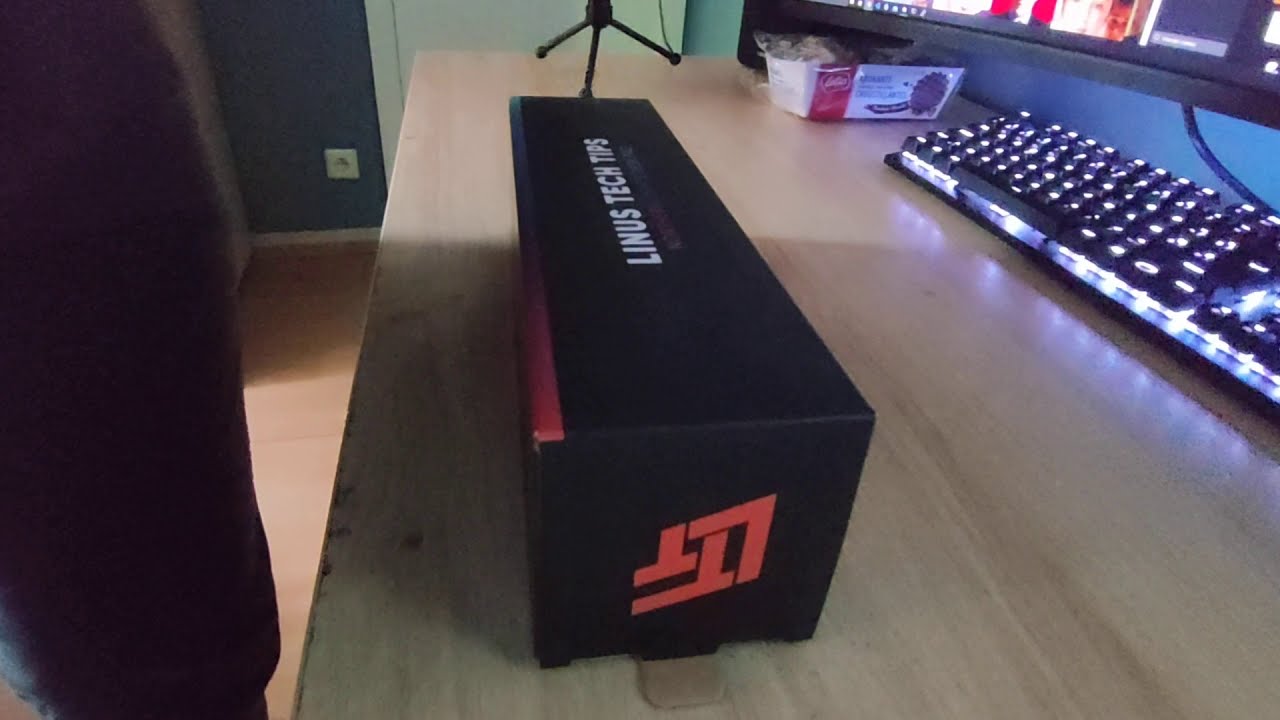 Very quick LTT mousepad unboxing - YouTube