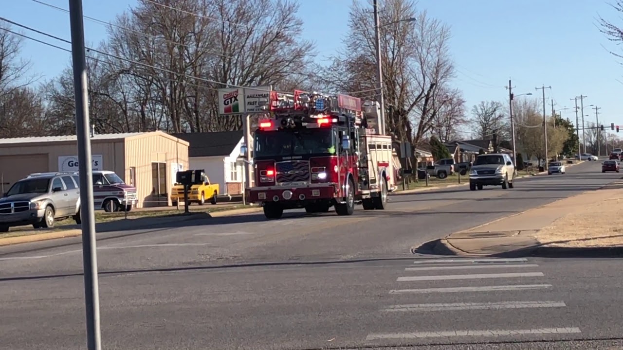 SSFD Ladder 1 - Residential Structure Fire Response - YouTube