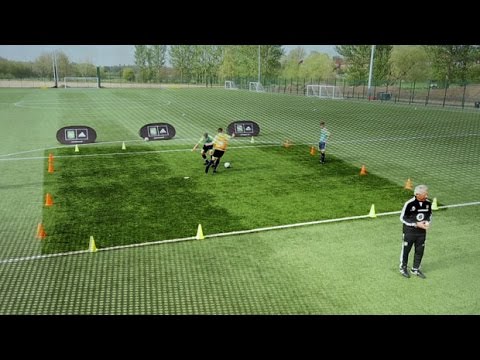 How to play like Arjen Robben | Soccer dribbling drill - YouTube