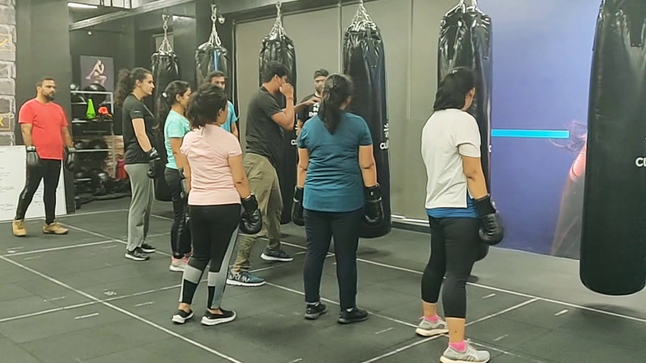 Boxing Basic Punches on Bag - YouTube