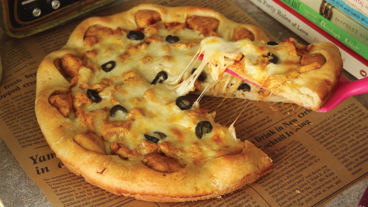 Chicken Pizza 😍 Recipe By Chef Hafsa - YouTube