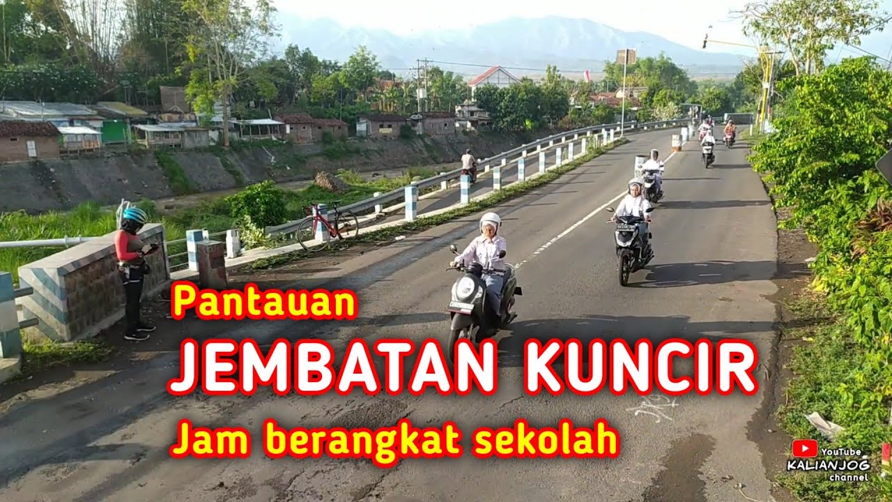 Pantauan jembatan kali kuncir Senin pagi jam berangkat sekolah jalan ...