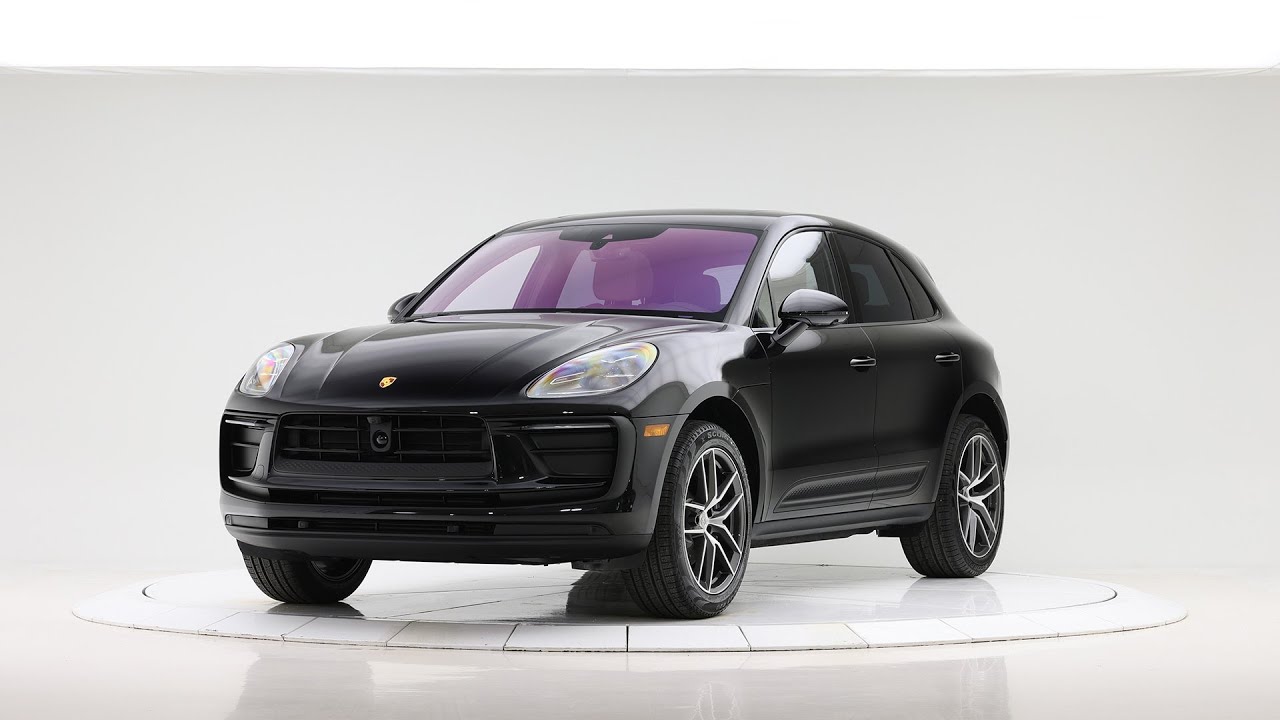 Jet Black Metallic Porsche Macan