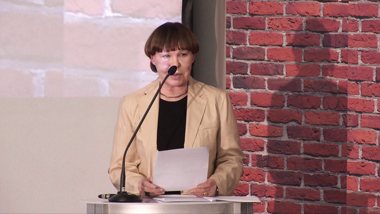 Kirjanik Viivi Luik: “Pühendumus ja töö” - YouTube