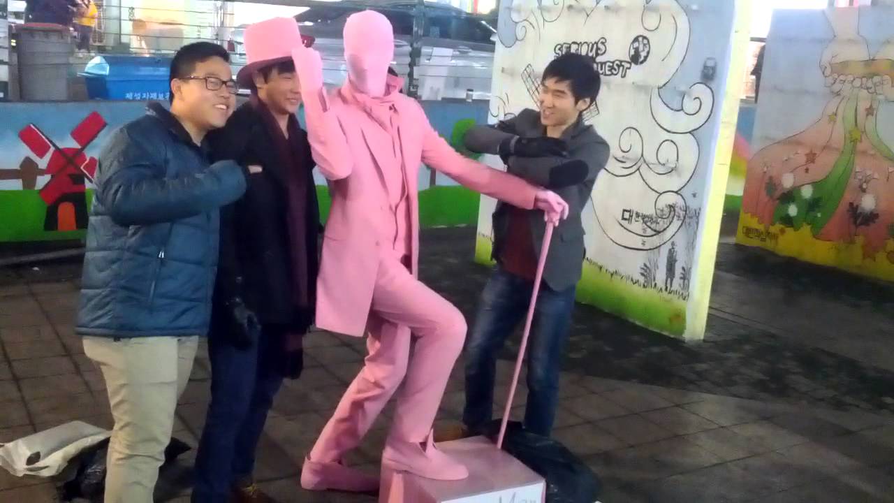 움직이는 마네킹 핑크맨 Moving Mannequins "pink man" - YouTube