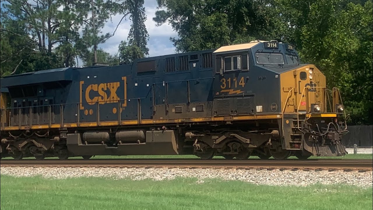 CSX I025-16 with 3114 Leading - YouTube