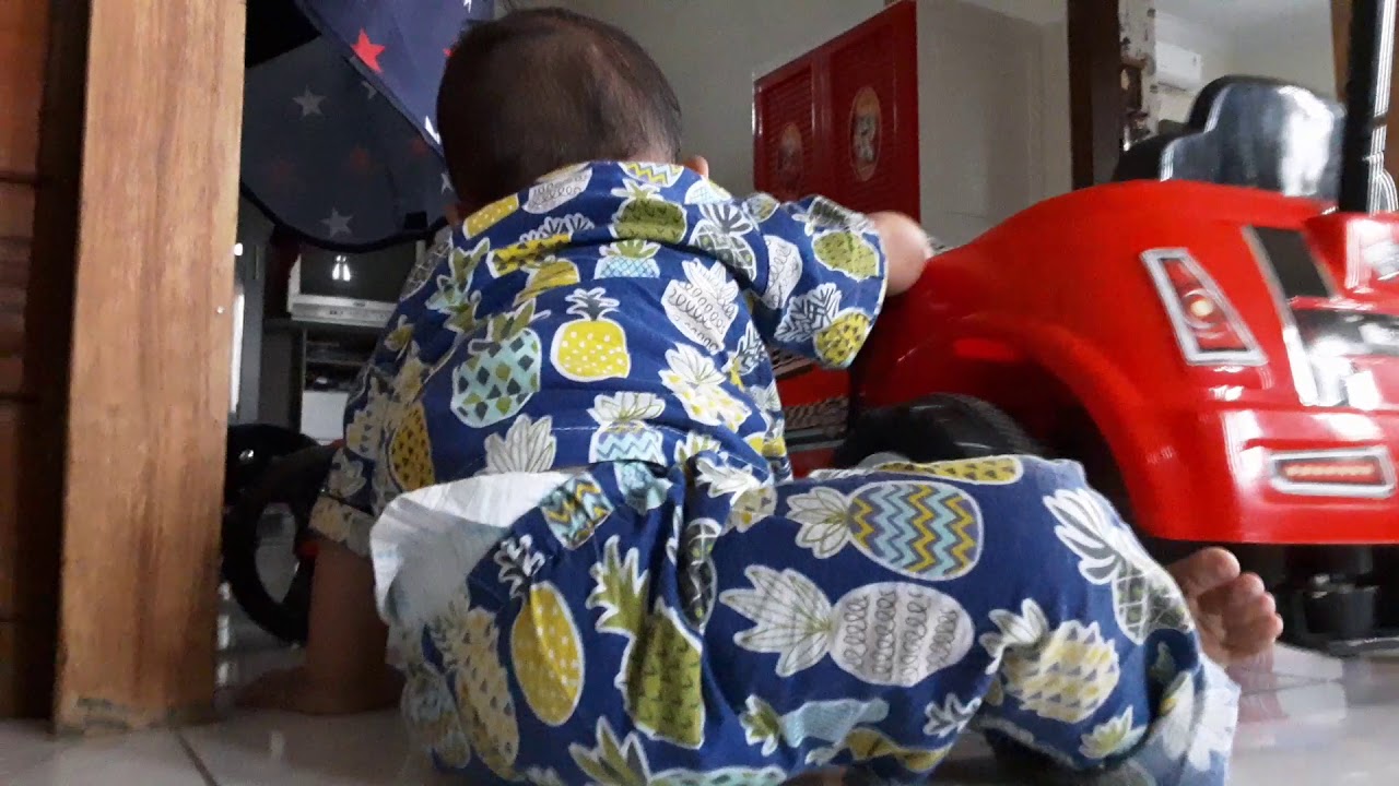 BAYI LUCU MAIN MOBIL | MAIN MOBIL DAN DI ACAK ACAK SEMUANYA... - YouTube