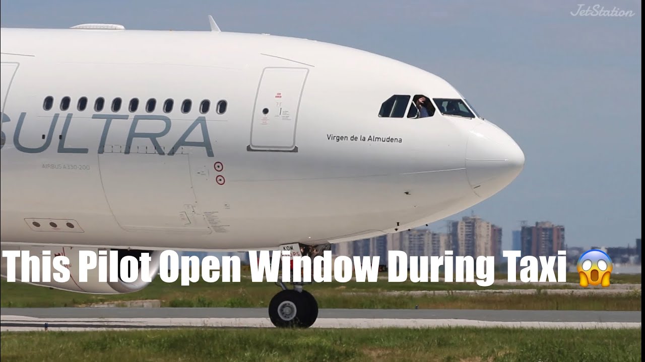 First Officer Open #window; Both Pilots Waving 👋🙋‍♂️ ️ #youtubeviral ...