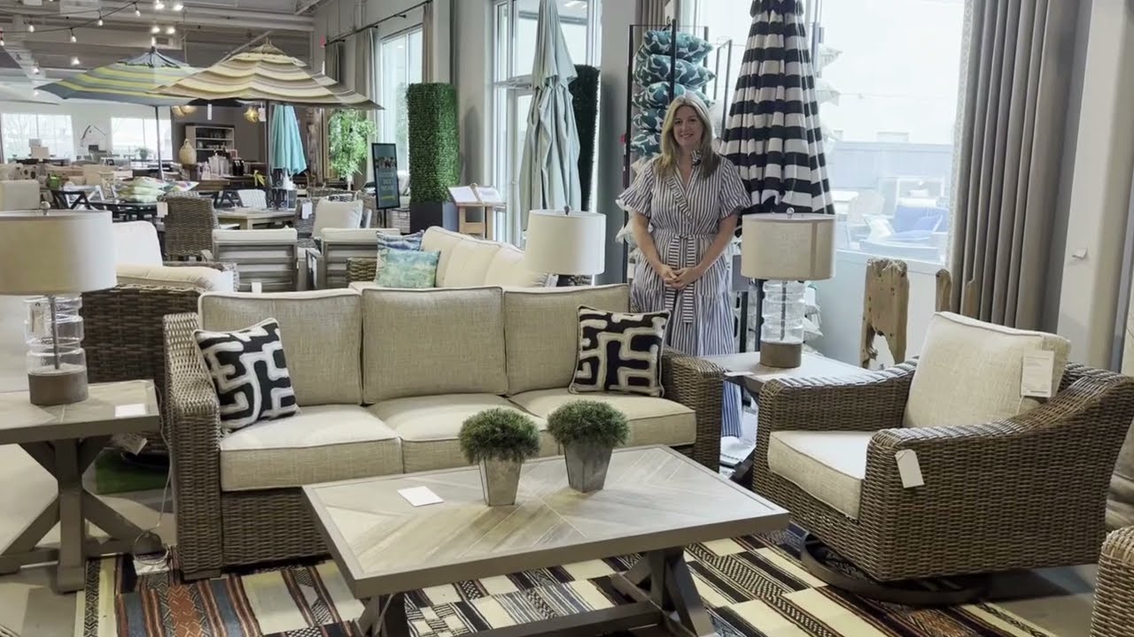 Bethany’s Table | Cabinets Matttroy