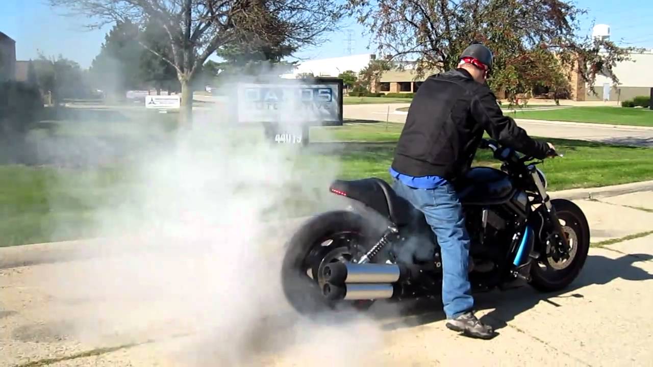 Clayton's V Rod Burnout - YouTube