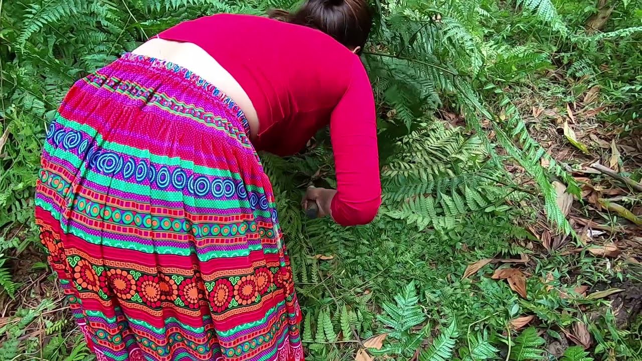 Primitive Life : Ep 1 - Ethnic girls see the whereabouts of the forest ...