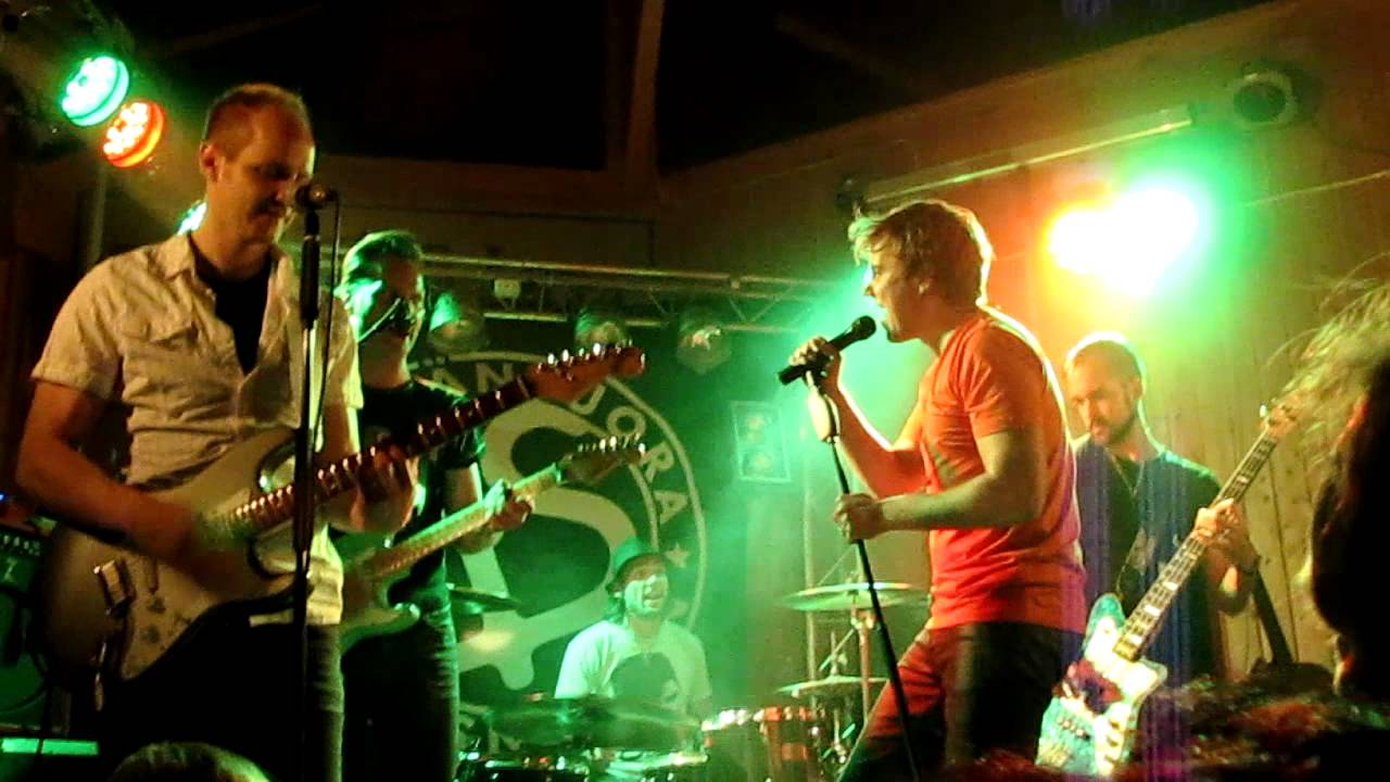 Neljänsuora - Kanuunaralli - Pappisten lava 12.8.11 - YouTube