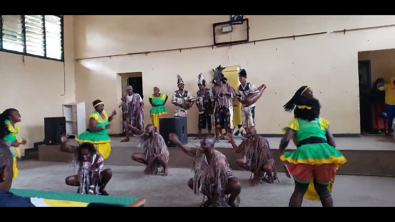 utamaduni group performing isikuti during the on going nairobi festival ...