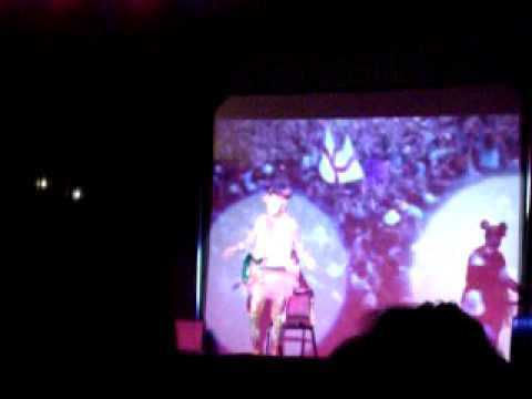 ALICE BOWIE cheech and chong light up america tour - YouTube