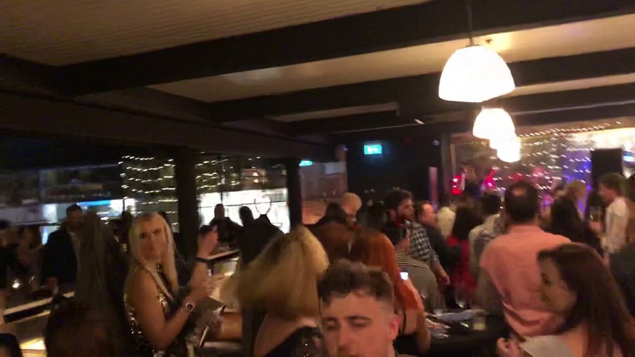 Sweet child of mine at Accenture Party 👌🏽 - YouTube