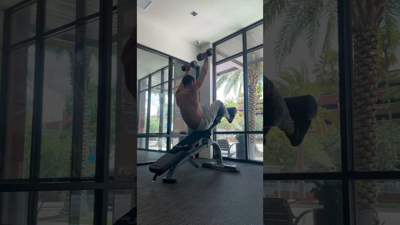 Weighted dumbbell sit ups w/ isometric extension 💪🏽🏋🏽‍♀️ Killer core ...