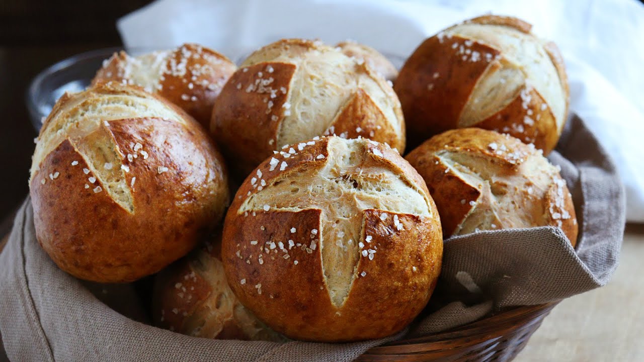 PRETZEL ROLLS | Pan de Pretzel - CUKit! - YouTube