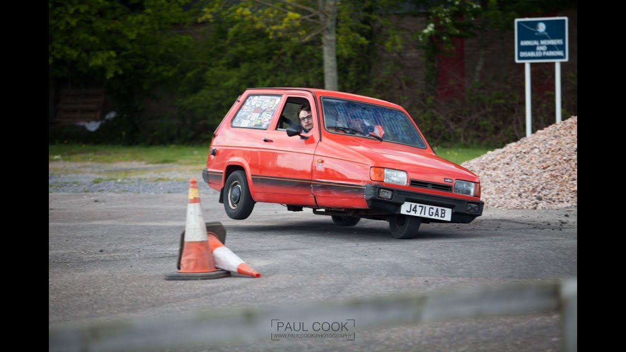 What happens when a Reliant Robin (3 wheeler) does an Auto Test - YouTube