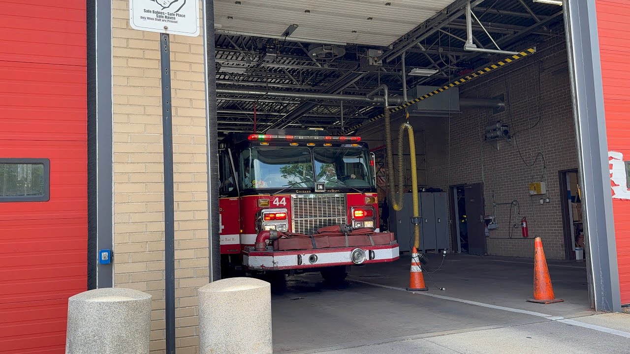 chicago fire department Engine 44 responding - YouTube