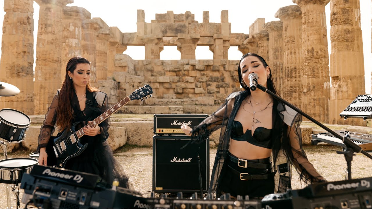Giolì & Assia -#DiesisLive @Sunset at the Temple of Selinunte - YouTube