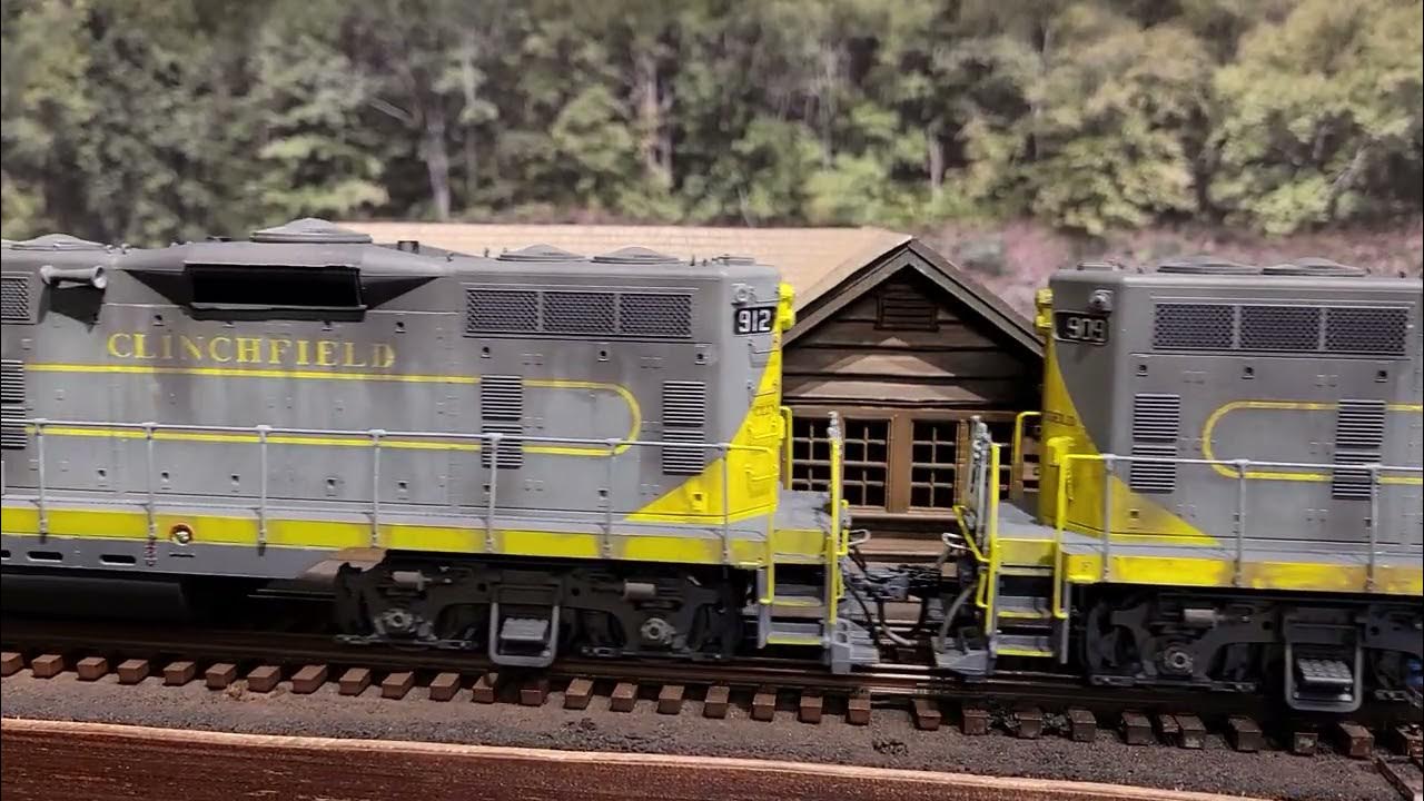 O Scale 2 Rail Clinchfield GP7s at Dante yard Virginia Southwestern Layout - YouTube