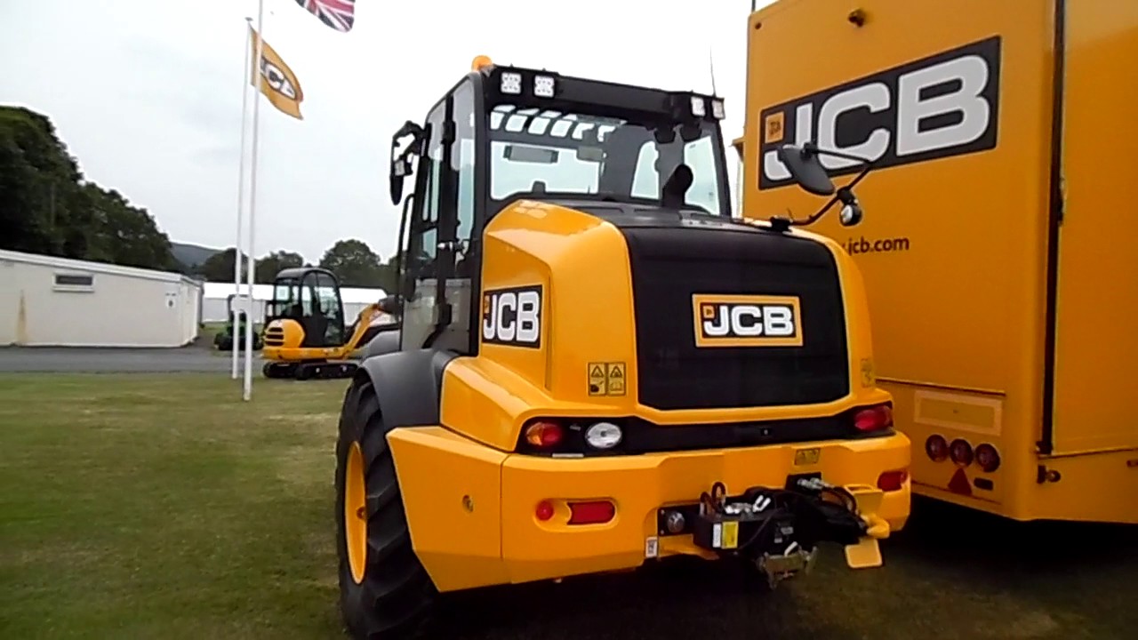 J C B TM 320 S - YouTube