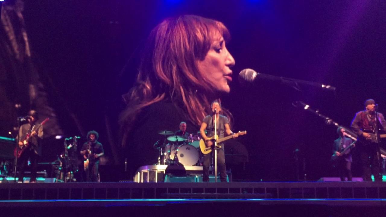 Bruce Springsteen - Trapped desde el pit - Madrid Mayo 2016 HQ - YouTube