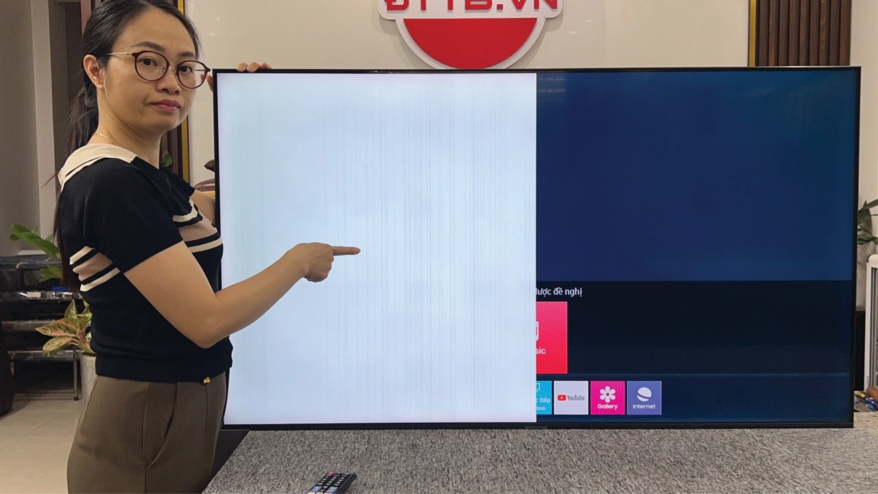 Don't Rush to Buy a New TV! Half Screen Dead? Girl Cleans Rusty Cable ...