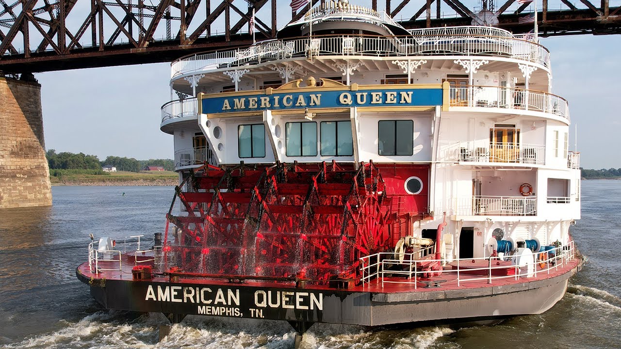 The Paddle Wheeler American Queen Northbo0und at Thebes - YouTube