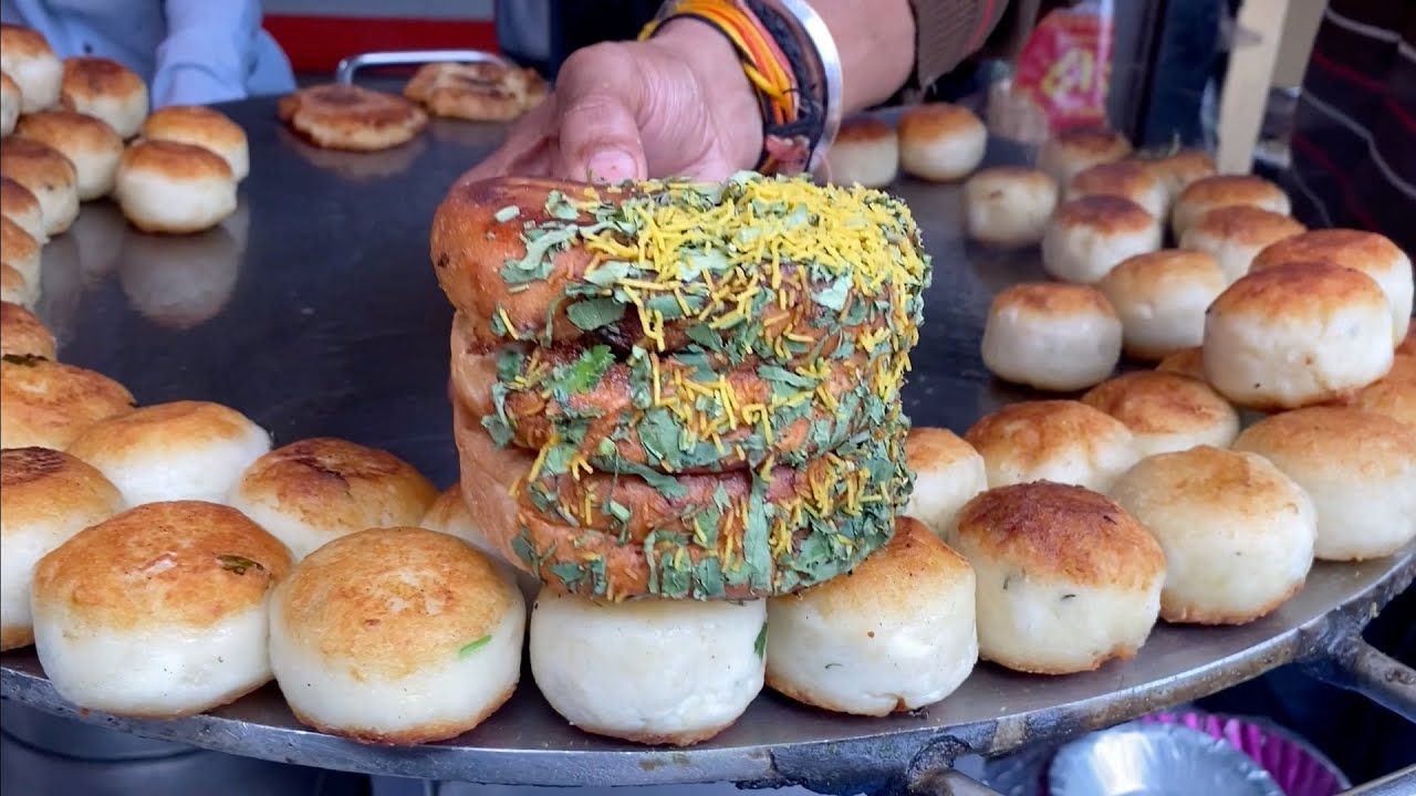 Famous Chole Burger of Indore | Indian Style Burger | Indian Street ...