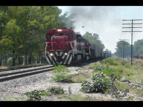 Ferromex 4608 vs Ferromex 3813 two train meet.wmv - YouTube