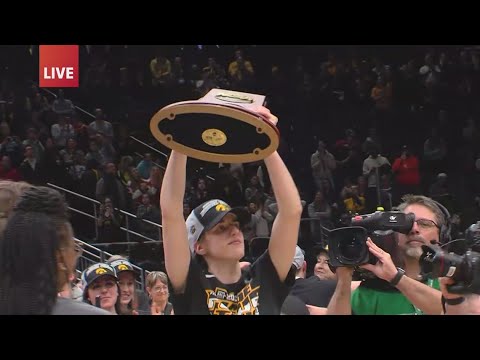 Caitlin Clark leads Iowa to first Final Four since 1993 - YouTube