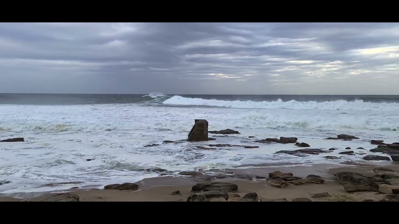 17.09.2023 at 7.30am Bashing 5-7m high swells, waves hit Uvongo Beach ...